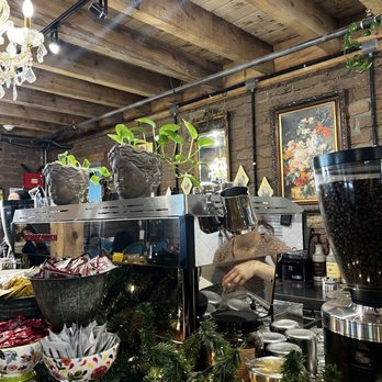 CAFE FEELLOVE - Updated May 2025 - 384 Photos & 198 Reviews - 2 W St ...