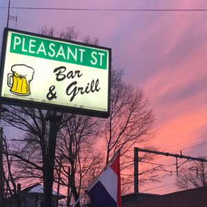 MICKEY’S VALLEY VIEW PUB - Updated November 2024 - 46 Carpenter St ...