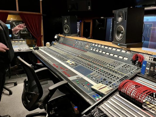 LONDON BRIDGE STUDIO - Updated December 2025 - 21 Photos & 17 Reviews ...