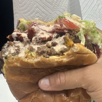 WEEKEND DREAMS BURGERS & GRILL - Updated October 2024 - 307 Photos ...