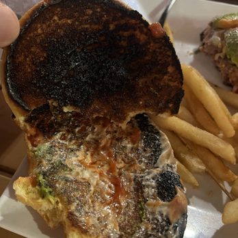 THE PINT HOUSE BAR AND GRILL - Updated May 2024 - 180 Photos & 232 ...