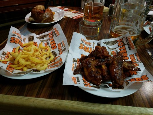 HOOTERS - Updated December 2025 - 33 Photos & 15 Reviews - Havelska 25 ...