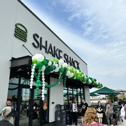 SHAKE SHACK - Updated August 2025 - 70 Photos & 28 Reviews - 911 ...