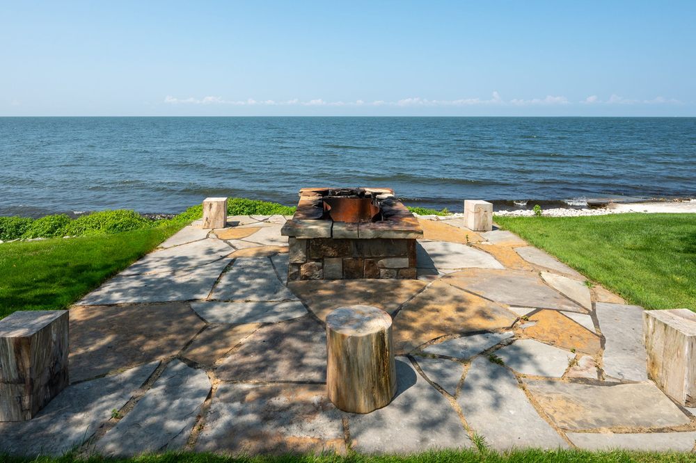 @PROPERTIES - DAWN SULLIVAN GROUP - Updated December 2024 - 880 W Main ...