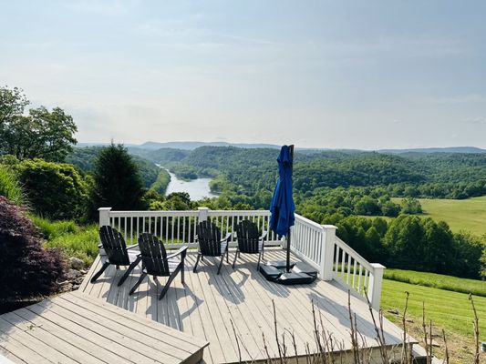 LILLY VALLEY INN - Updated October 2025 - 18 Photos - 125 River Ridge ...