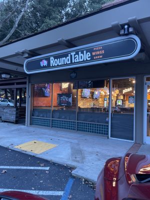 ROUND TABLE PIZZA - Updated December 2025 - 54 Photos & 67 Reviews ...