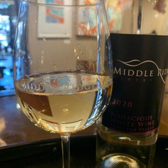 MIDDLE RIDGE WINERY - 177 Photos & 102 Reviews - 54301 N Circle Dr ...