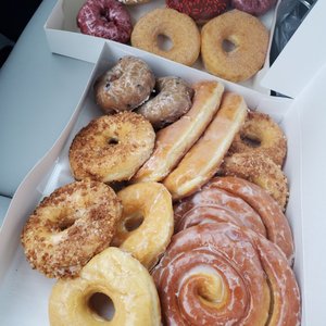 MASTER HOMEMADE DONUTS - 38 Photos & 41 Reviews - 6689 Post Rd, North ...