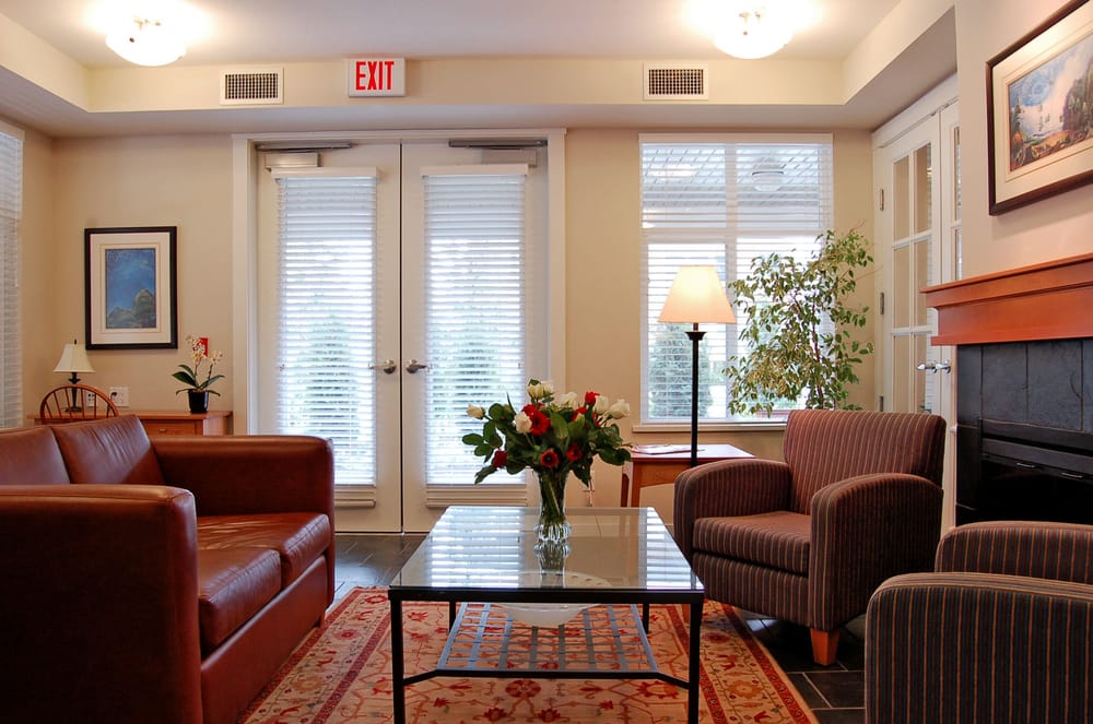 TRIUMF HOUSE - Updated July 2024 - 11 Photos - 5835 Thunderbird ...