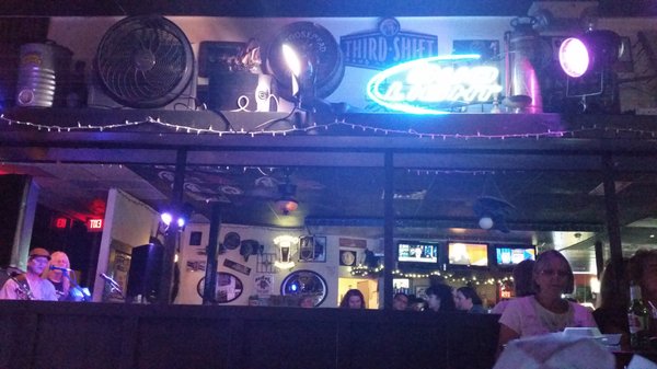 DRAGON HORN TAVERN - Updated December 2025 - 15 Photos & 28 Reviews ...