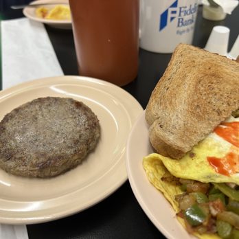 FITZ ON MAIN - Updated December 2025 - 106 Photos & 93 Reviews - 109 N ...