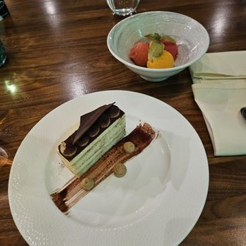 SHOWCASE RESTAURANT & BAR - Updated December 2025 - 291 Photos & 144 ...