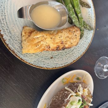 VILLAGE TAVERN - Updated December 2025 - 195 Photos & 98 Reviews - 4140 ...