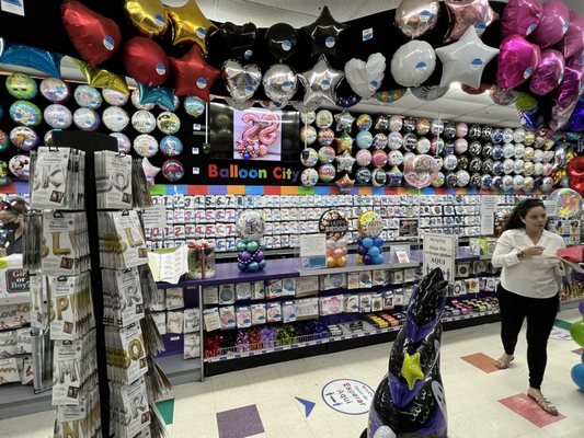 PARTY CITY - Updated September 2025 - 22 Photos - Avenida González ...