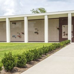 EARTHMAN RESTHAVEN FUNERAL HOME AND CEMETERY - 24 Photos - 13102 N Fwy ...