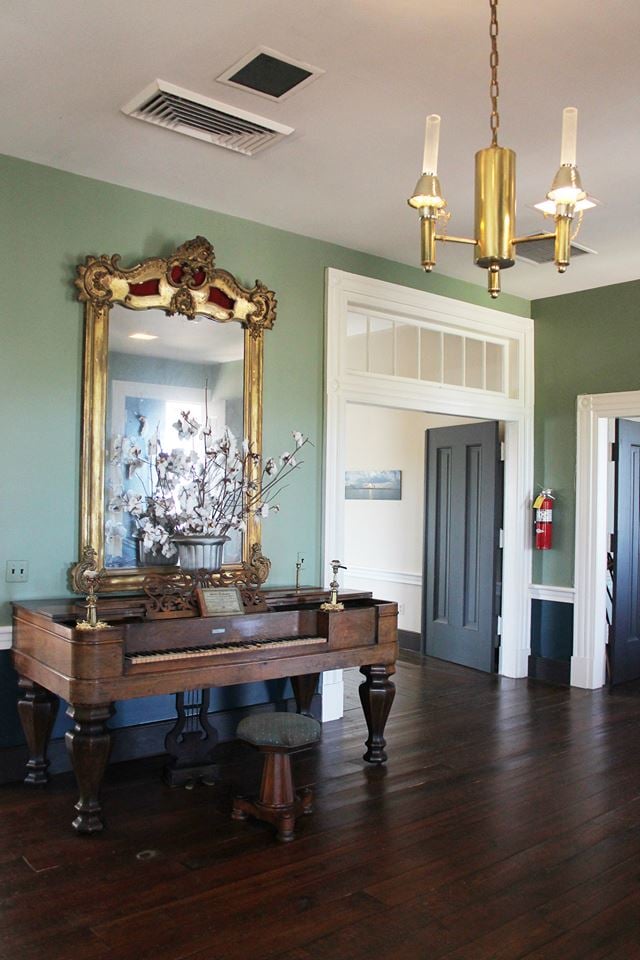 THE OLD STATE BANK - Updated September 2025 - 20 Photos - 925 Bank St ...