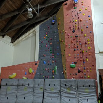 Caltech Braun Athletic Center - 32 Photos & 12 Reviews - Gyms - 1200 E ...