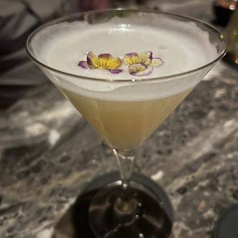 Z BAR - Updated June 2025 - 486 Photos & 222 Reviews - 108 E Superior ...