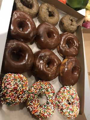RALPHS DONUT SHOP - 69 Photos & 138 Reviews - 59 S Cedar Ave ...
