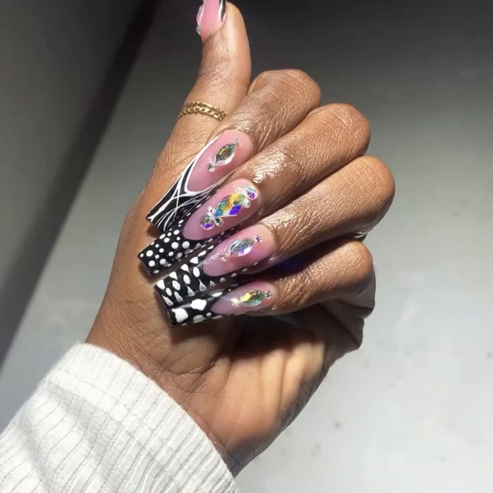 Ghetto nails store