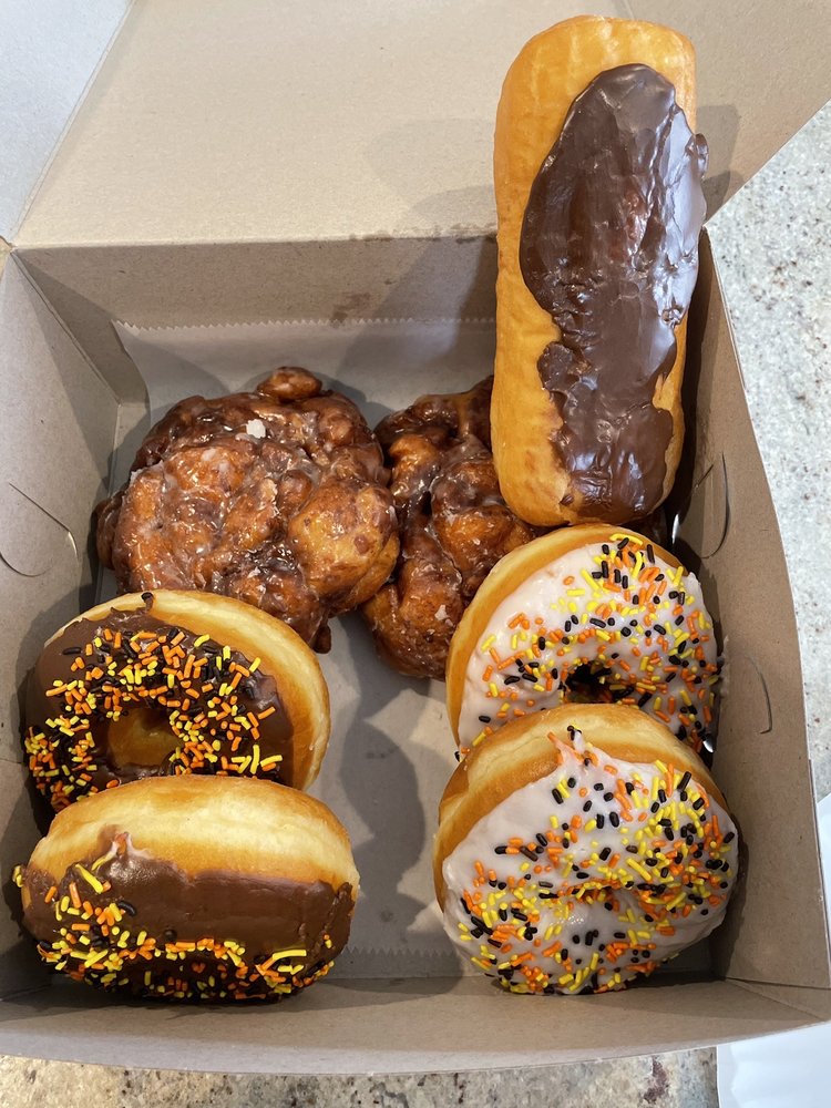 SOUTH LYON VILLAGE BAKERY - Updated August 2025 - 40 Photos & 69 ...