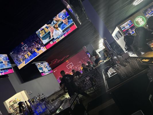 THE 19TH HOLE - Updated January 2026 - 21 Photos - 240 S Highland Ave ...