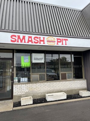 SMASH PIT - 17 Photos - 52 Carrier Drive, Etobicoke, Ontario - Burgers ...
