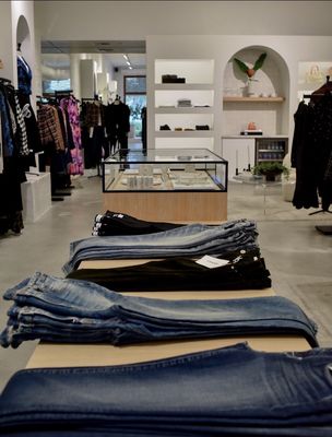 MI PLACE - Updated October 2025 - 928 Avocado Ave, Newport Beach ...