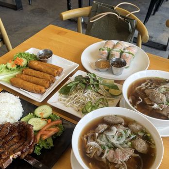 PHO LEGEND - Updated August 2024 - 528 Photos & 486 Reviews - 209 S ...