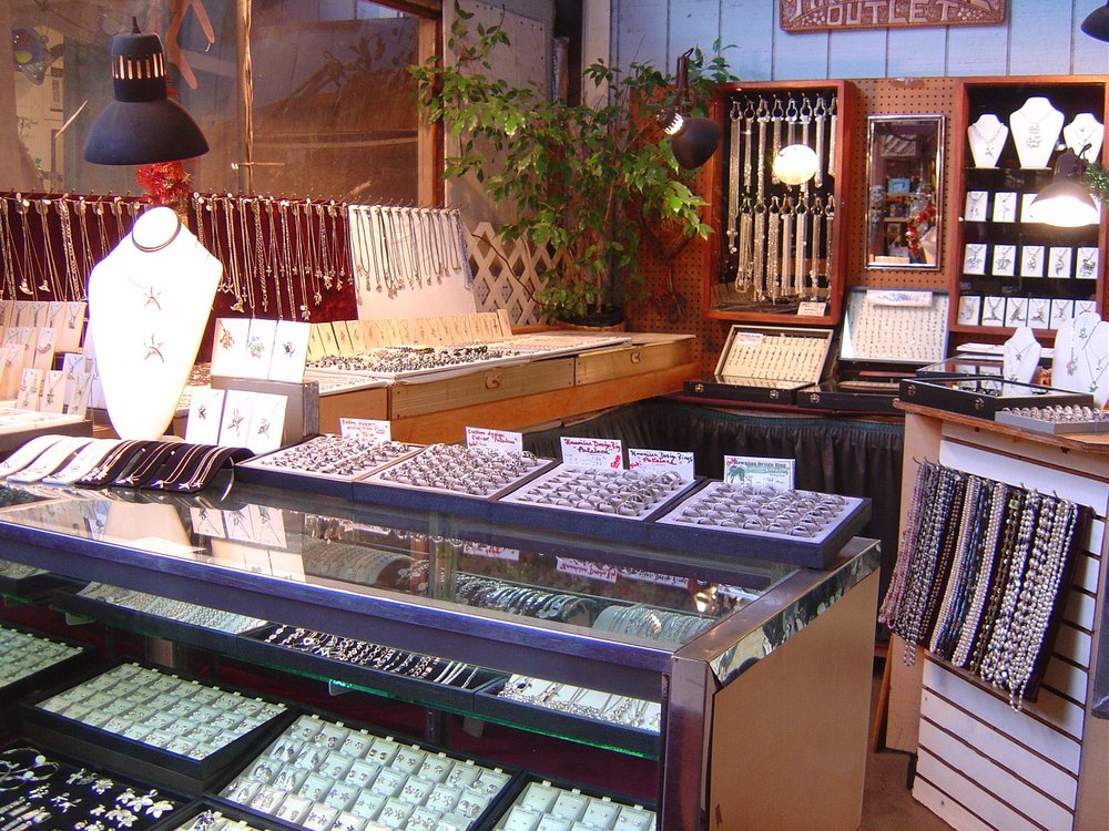 MAUI PEARL OUTLET - Updated June 2026 - 1941 S Kihei Rd, Kihei, Hawaii ...