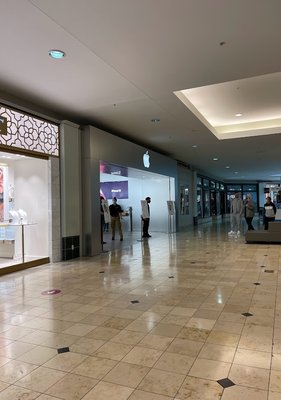 APPLE WOODLAND HILLS - Updated June 2026 - 11 Photos & 85 Reviews ...