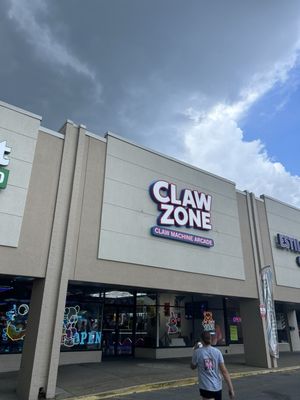 CLAW ZONE - Updated September 2025 - 19 Photos - 5629 Outer Lp ...