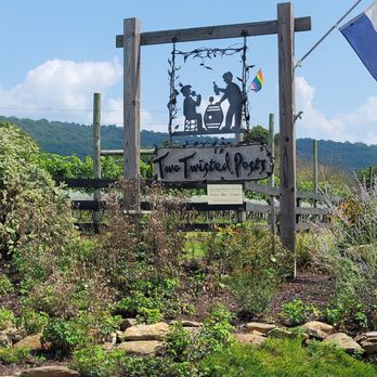 TWO TWISTED POSTS WINERY - Updated October 2024 - 122 Photos & 77 ...