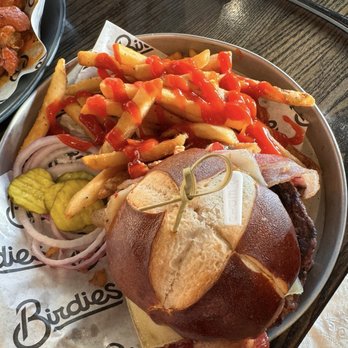 BIRDIES GRILL HOUSE AND SPORTS BAR - Updated December 2024 - 107 Photos ...