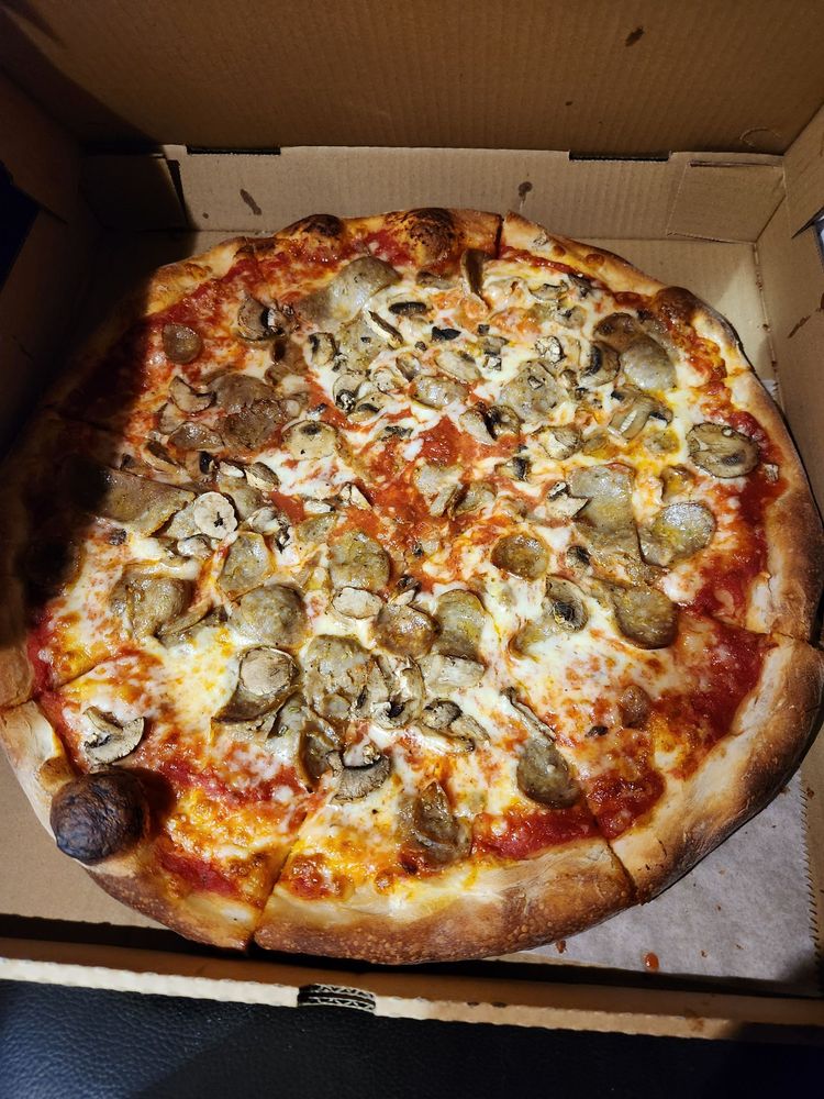 SQUISITO PIZZA & PASTA - Updated December 2025 - 105 Photos & 226 ...