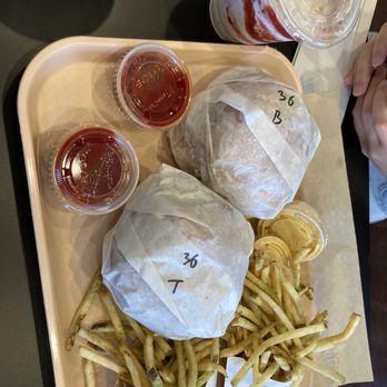 BIG MAX BURGER - Updated May 2024 - 56 Photos & 58 Reviews - 1935 Queen ...