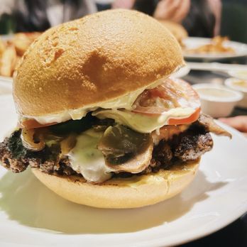 FIZZ BURGERS AND BOTTLES - Updated December 2025 - 103 Photos & 249 ...