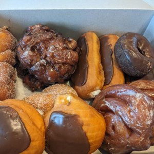 DONUT KASTLE - 27 Photos & 36 Reviews - 24555 Eureka Rd, Taylor ...
