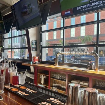 RED PALM TAVERN - Updated December 2025 - 50 Photos & 18 Reviews - 45 ...