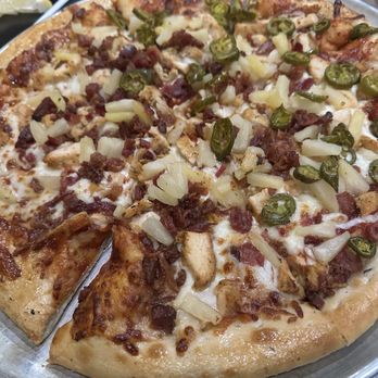 MACKENZIE RIVER PIZZA, GRILL & PUB - Updated December 2025 - 207 Photos ...