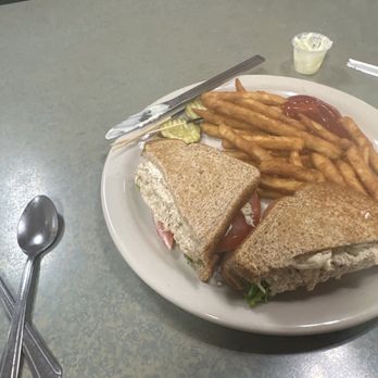 THE HUNGRY FOX RESTAURANT & COUNTRY STORE - Updated August 2025 - 235 ...