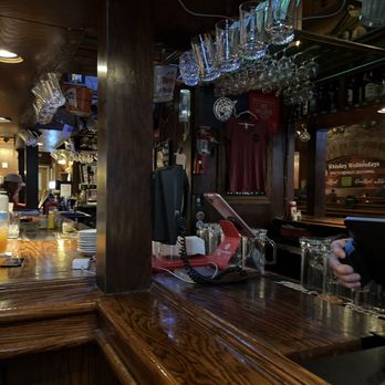 LYONS PUB - Updated April 2025 - 160 Photos & 246 Reviews - 16 S 6th St ...