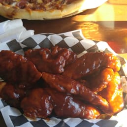 SIDELINES SPORTSBAR & GRILL - Updated July 2025 - 63 Photos & 182 ...