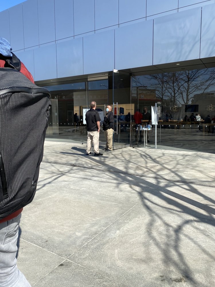 APPLE LINCOLN PARK - Updated March 2025 - 95 Photos & 569 Reviews - 801 W North Ave, Chicago ...