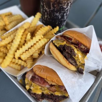 SHAKE SHACK PASADENA - Updated September 2025 - 553 Photos & 431 ...