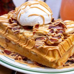 FOX’S DONUT DEN - 214 Photos & 279 Reviews - Donuts - 3900 Hillsboro ...