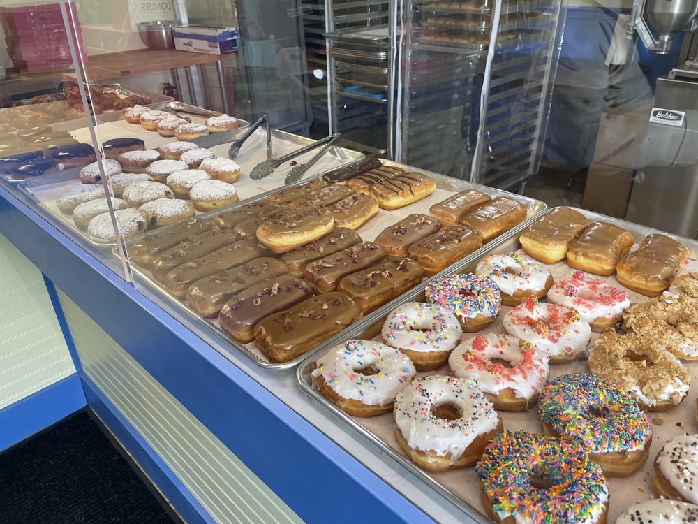 BLUE MOUNTAIN DONUT COMPANY - Updated May 2024 - 19 Photos - 102 W ...