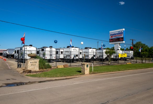 BLUE COMPASS RV - FORT WORTH - Updated November 2025 - 21 Photos & 31 ...