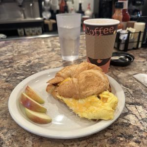 BLOOM & BRUNCH - Updated October 2025 - 603 York St, Manitowoc ...