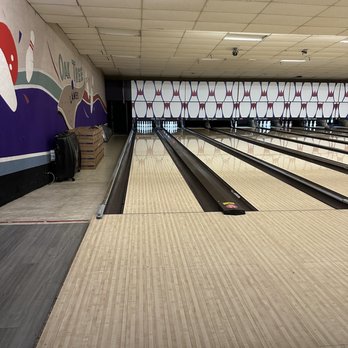 OAK TREE LANES BOWLING AND SPORTS BAR - Updated January 2025 - 111 ...